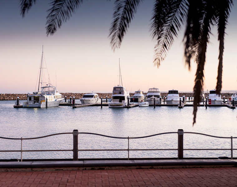 Luxury Waterfront Apartments Batavia Marina